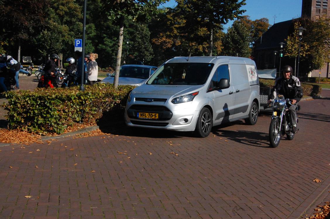 Nijnsel_2022_389 – Bromvliegers